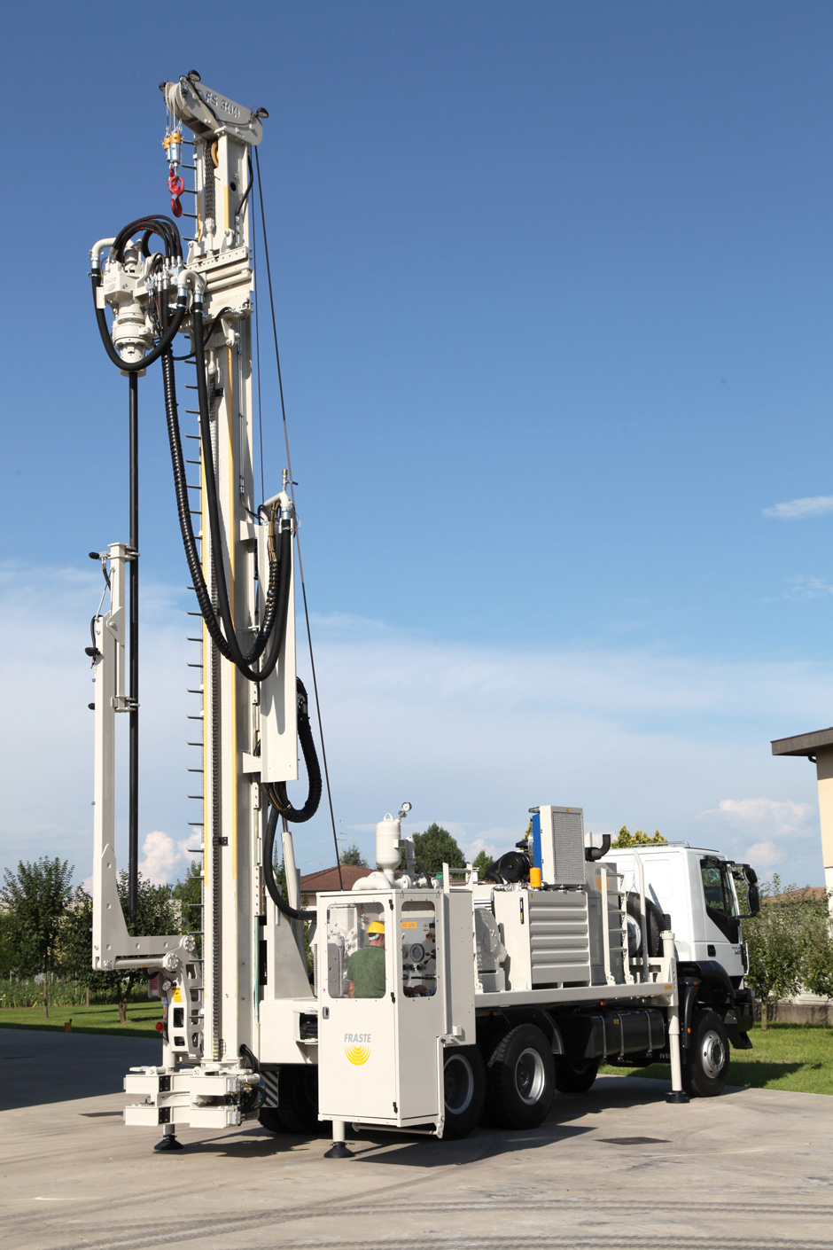 Fraste FS 300 - Fraste Spa - mobile drilling rigs and truck mounted.